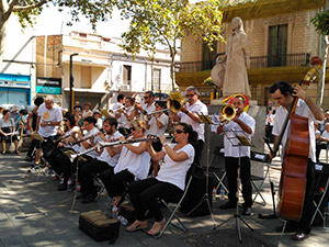 The Catalan Sardana dance explained | Barcelona With Marta